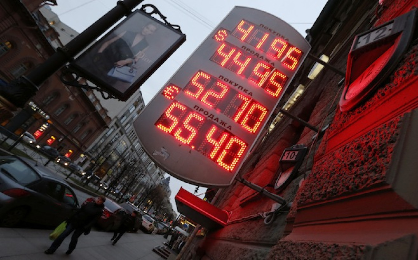 Ruble Rout Accelerates as Russia's Central Bank Stands Aside