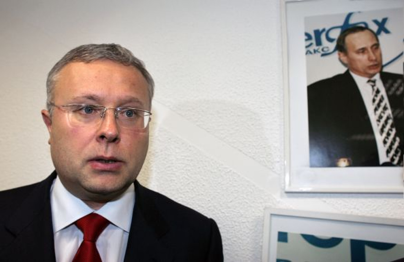 Lebedev Casts Lot With Putin's Front