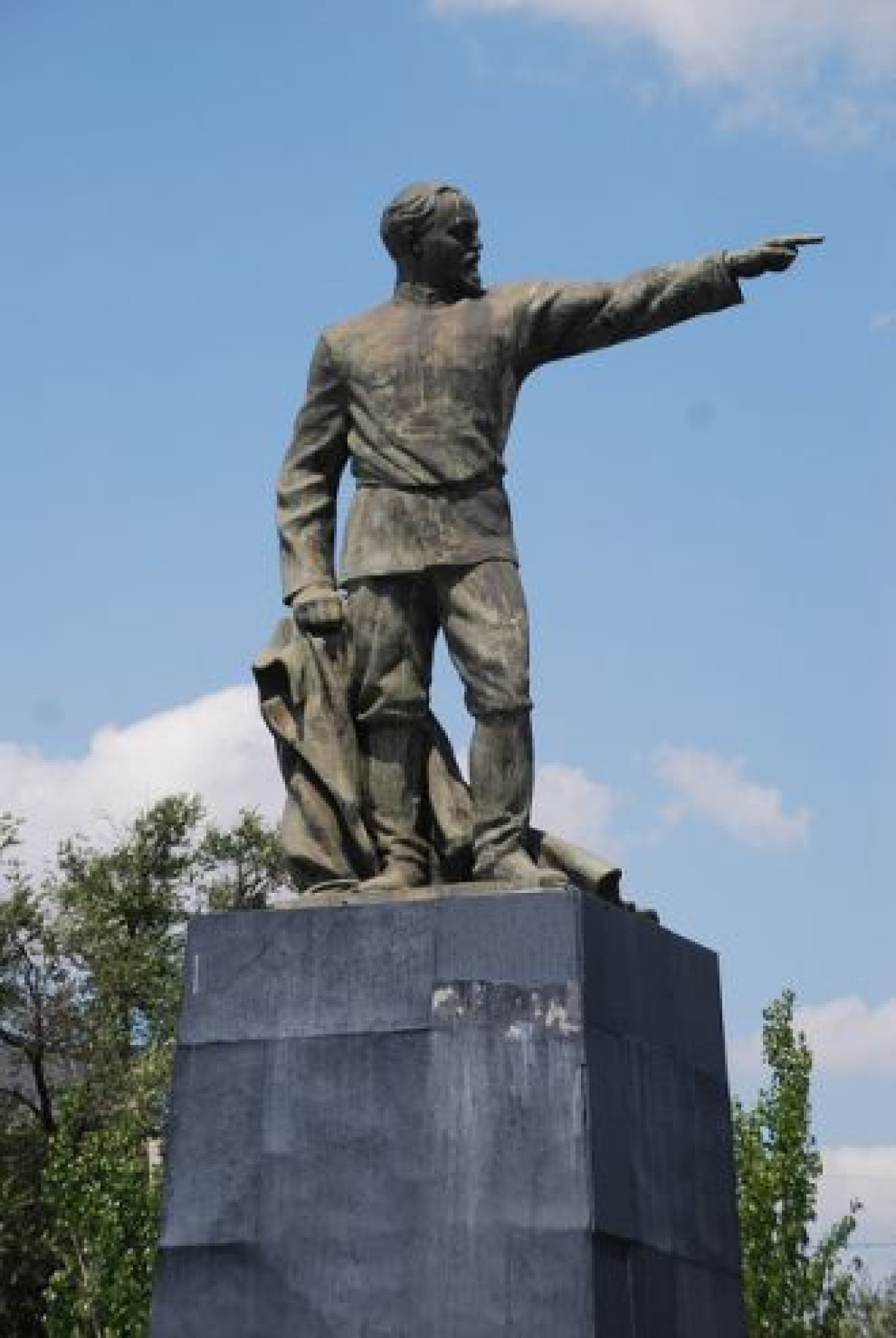 Lawmakers Say KGB Founder Statue Won't Return to Moscow