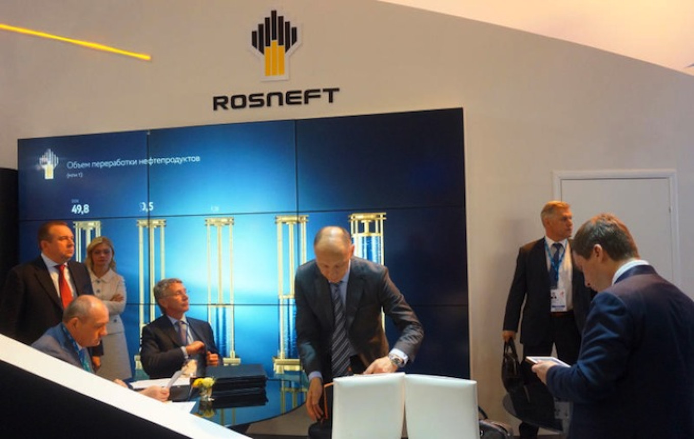 Russian Oil Giant Rosneft to Shed a Quarter of Staff, Report Says