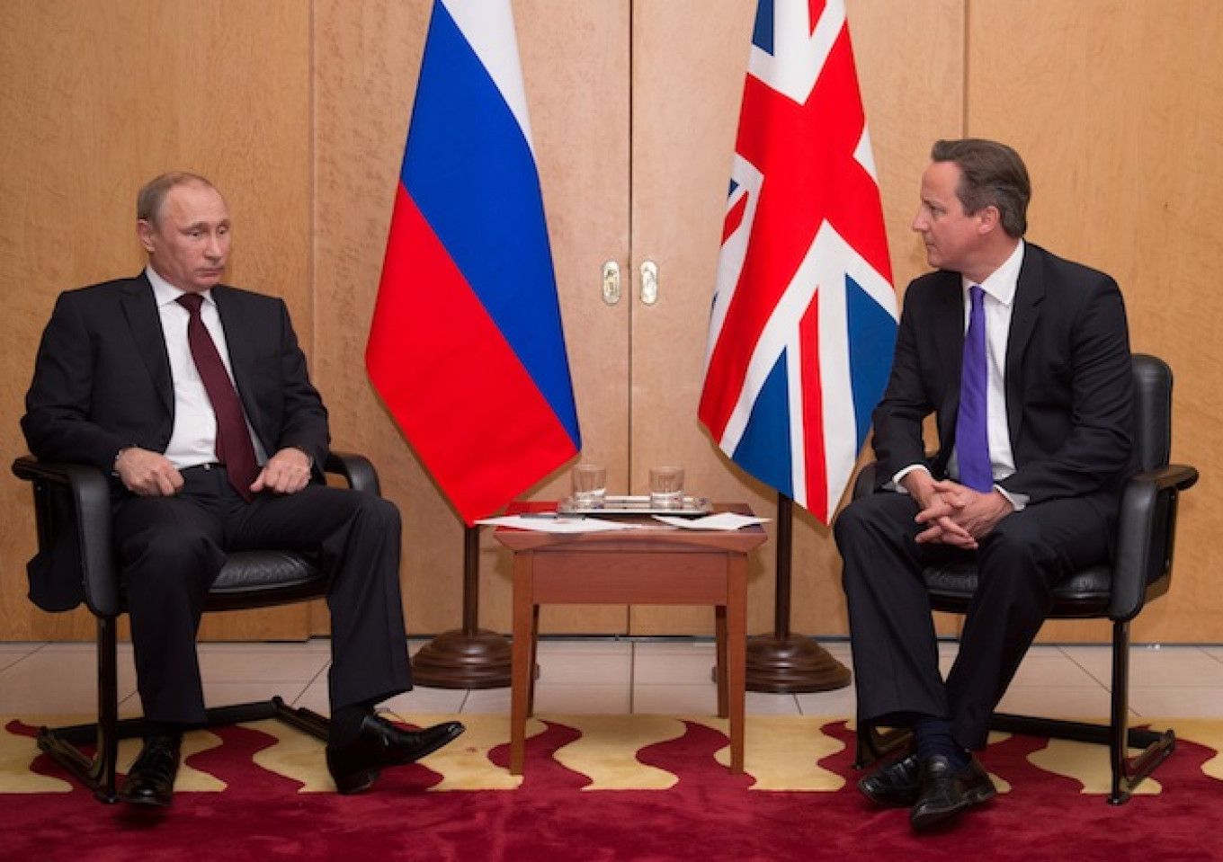 Putin and Cameron Handshake Snub Not Significant, Peskov Says