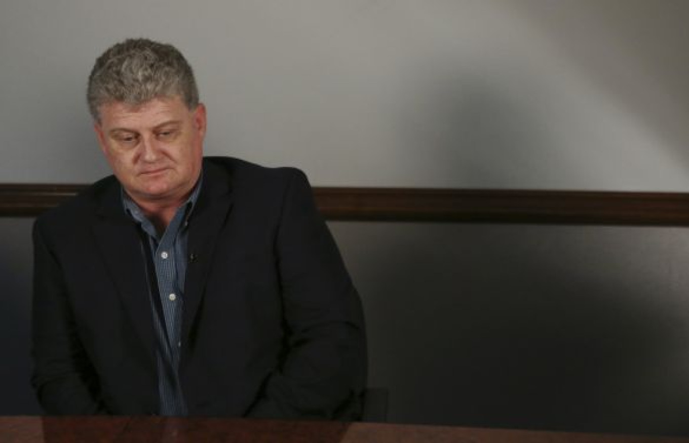 Snowden's Father Praises Putin