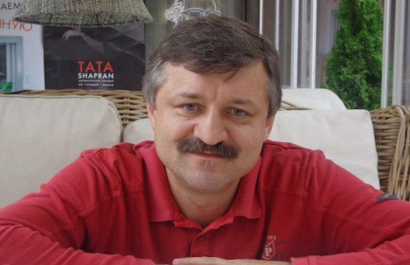 Journalist Questioned After Asking for Troops to 'Liberate' Russians from Corrupt Officials