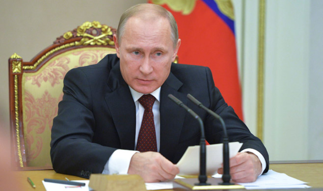 Putin to Give Annual Address as His Popularity Declines