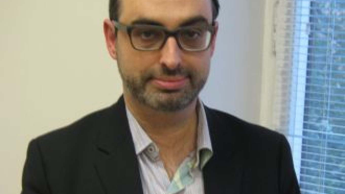 Shteyngart Aims at Collapsing U.S., Not Russia