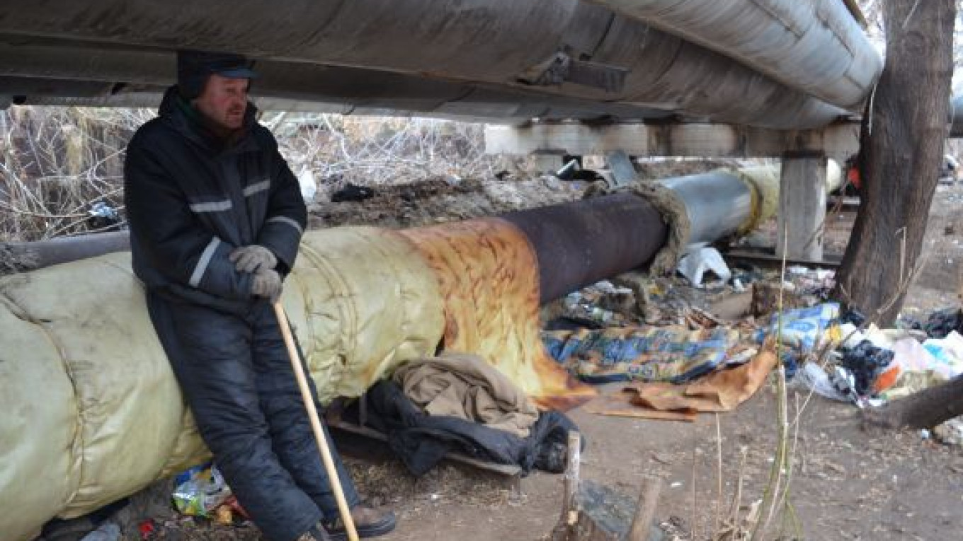 Moscow's Homeless, Under the Pipes in Kapotnya