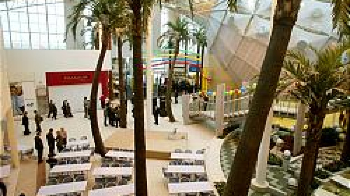 Eastern Europe's Largest Mall Opens on MKAD