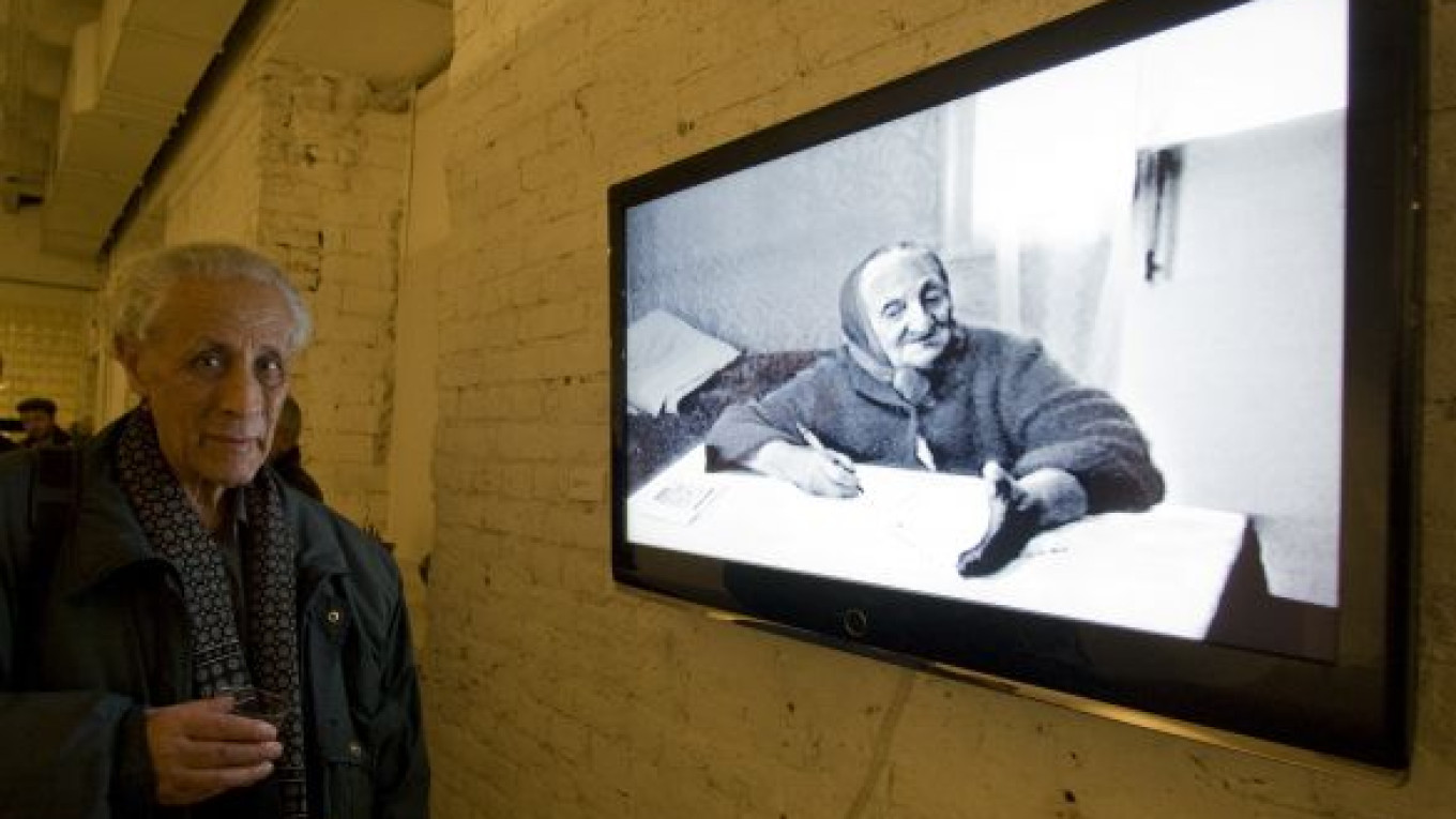 Remembering the Pain of Shtetl Life Under Siege