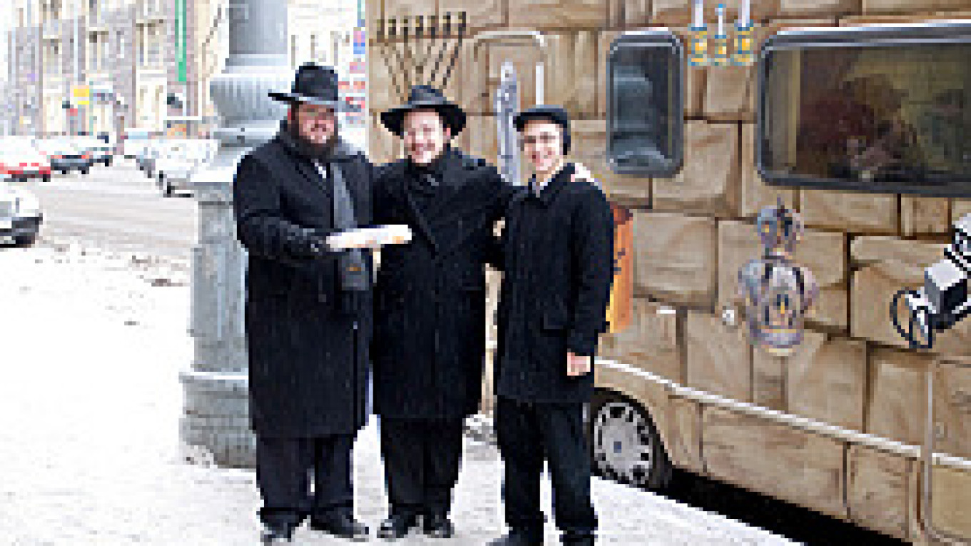 A Tank That Brings Judaism to Moscow Streets